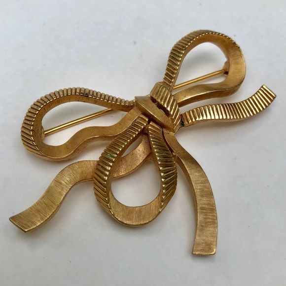 Trifari | Jewelry | Trifari Bow Vintage Brooch Pin | Poshmark